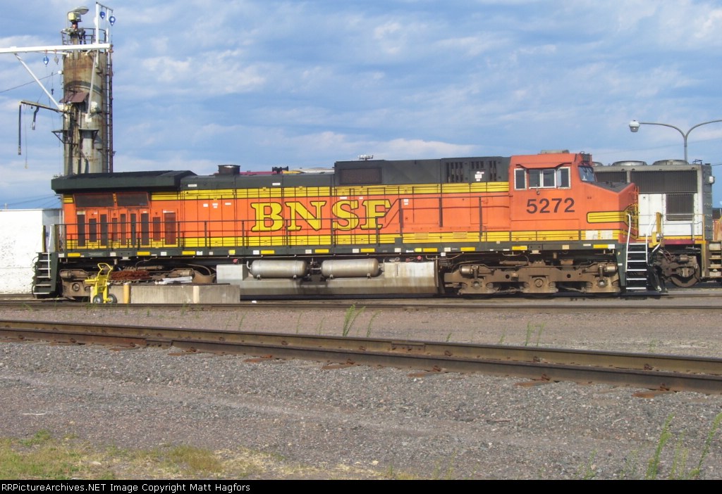 BNSF 5272